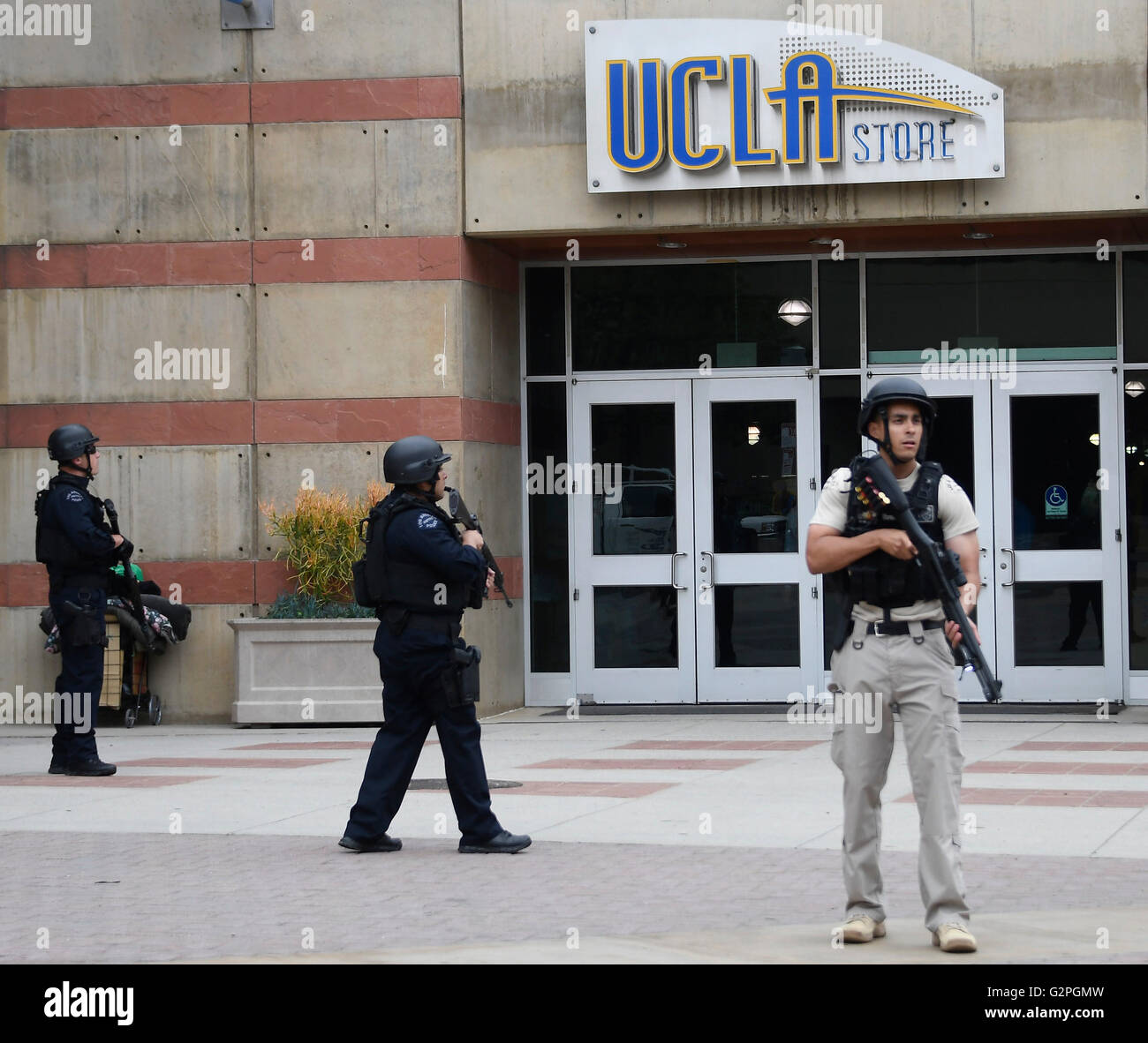 Los Angeles, California, USA. 1st June, 2016. Police officers stand ...