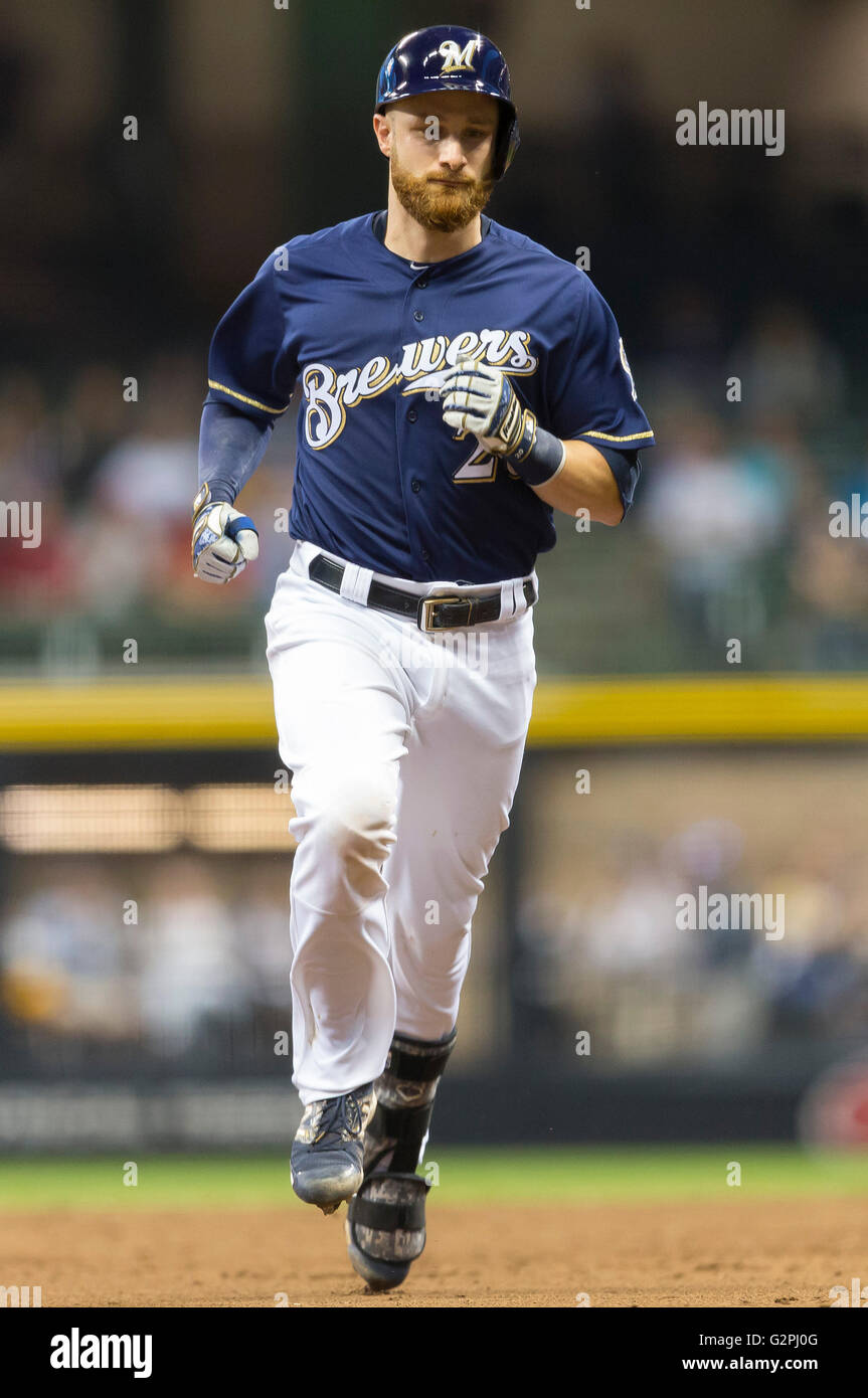 Milwaukee, WI, USA. 31st May, 2016. Milwaukee Brewers catcher Jonathan ...