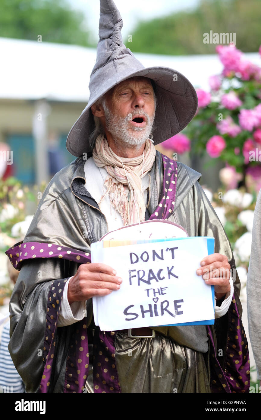 Environmentalists protest hi-res stock photography and images - Alamy