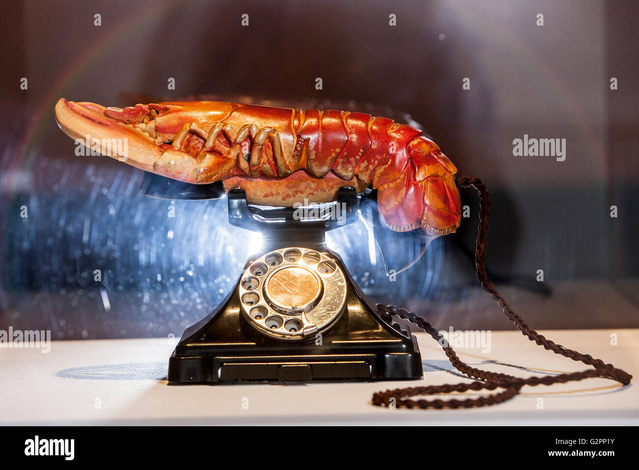 Lobster telephone dali hi-res stock photography and images - Alamy