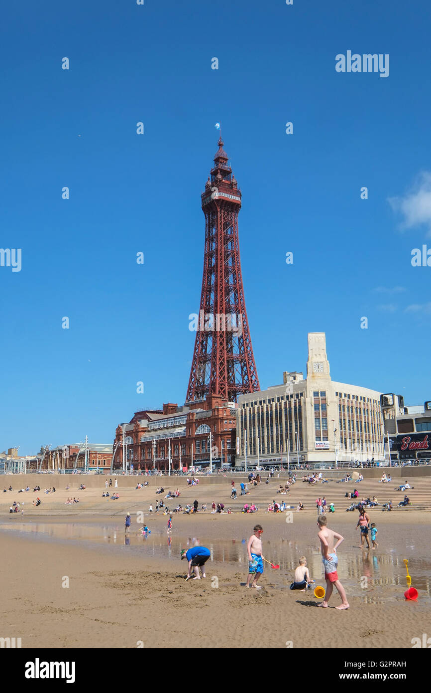 Blackpool family rides hi-res stock photography and images - Alamy