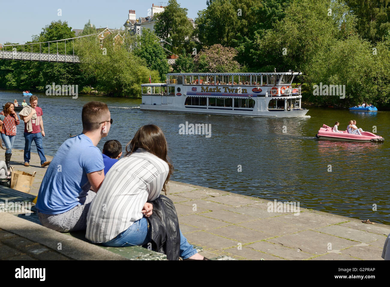 The Groves, Chester, UK. 2nd June 2016. People enjoying the sunny ...