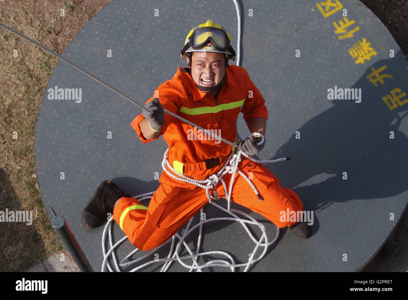 Lifts weight hi-res stock photography and images - Alamy