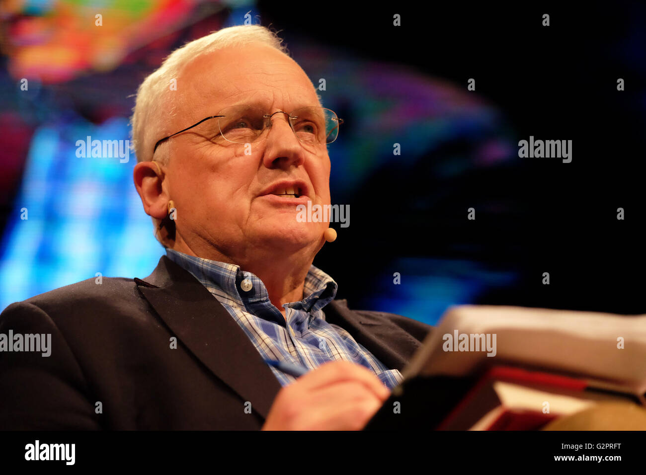 Nik gowing hi-res stock photography and images - Alamy