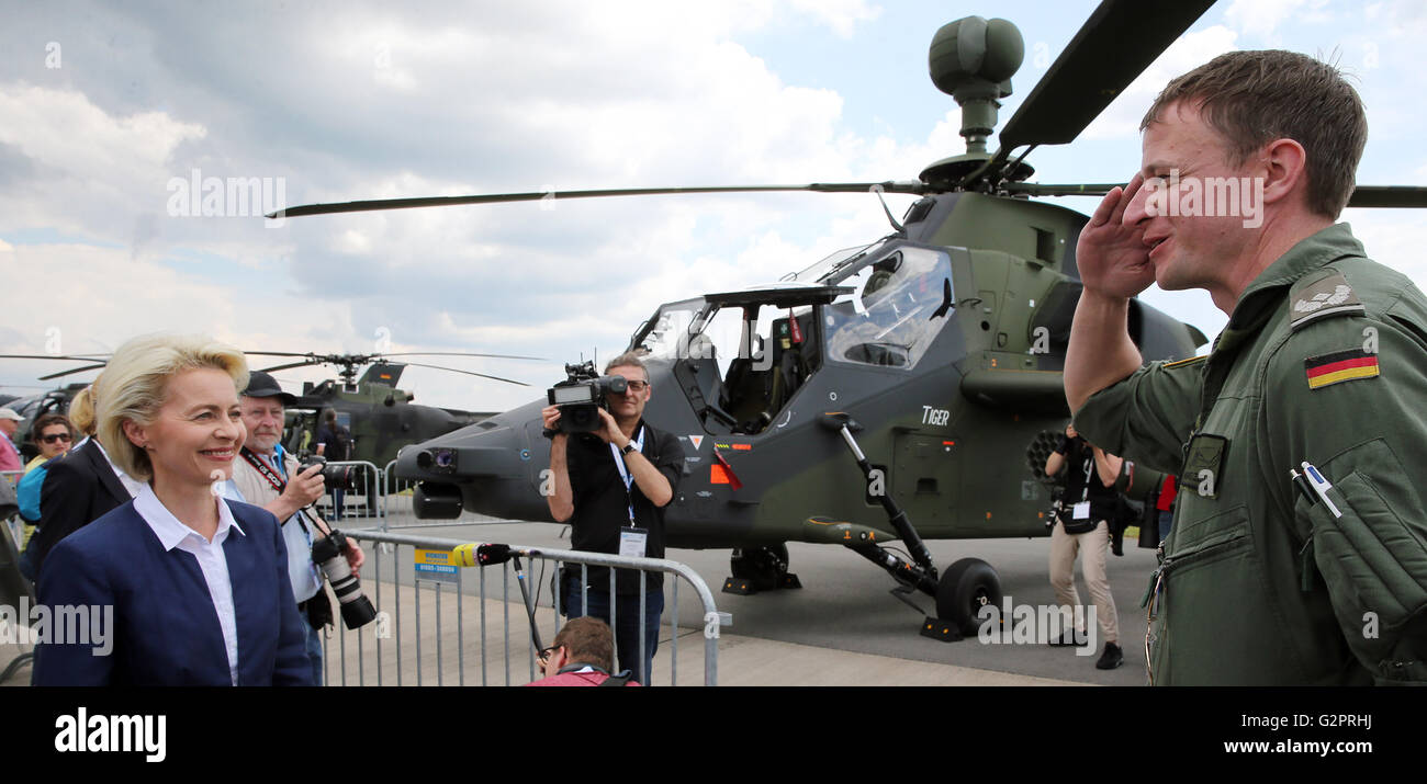 Georg von der leyen hi-res stock photography and images - Alamy