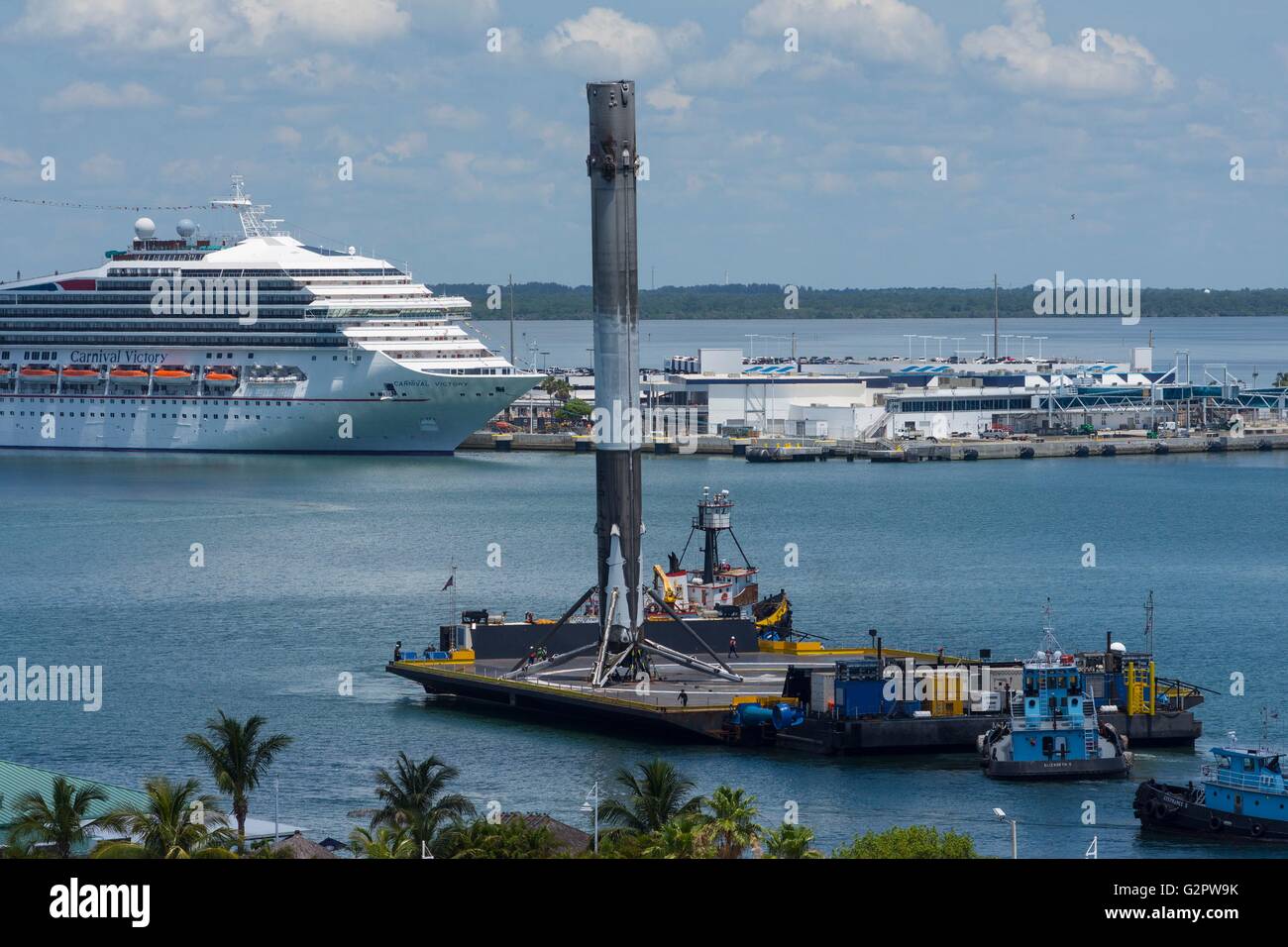 The SpaceX Falcon 9 reusable launch vehicle arrives in at Port ...