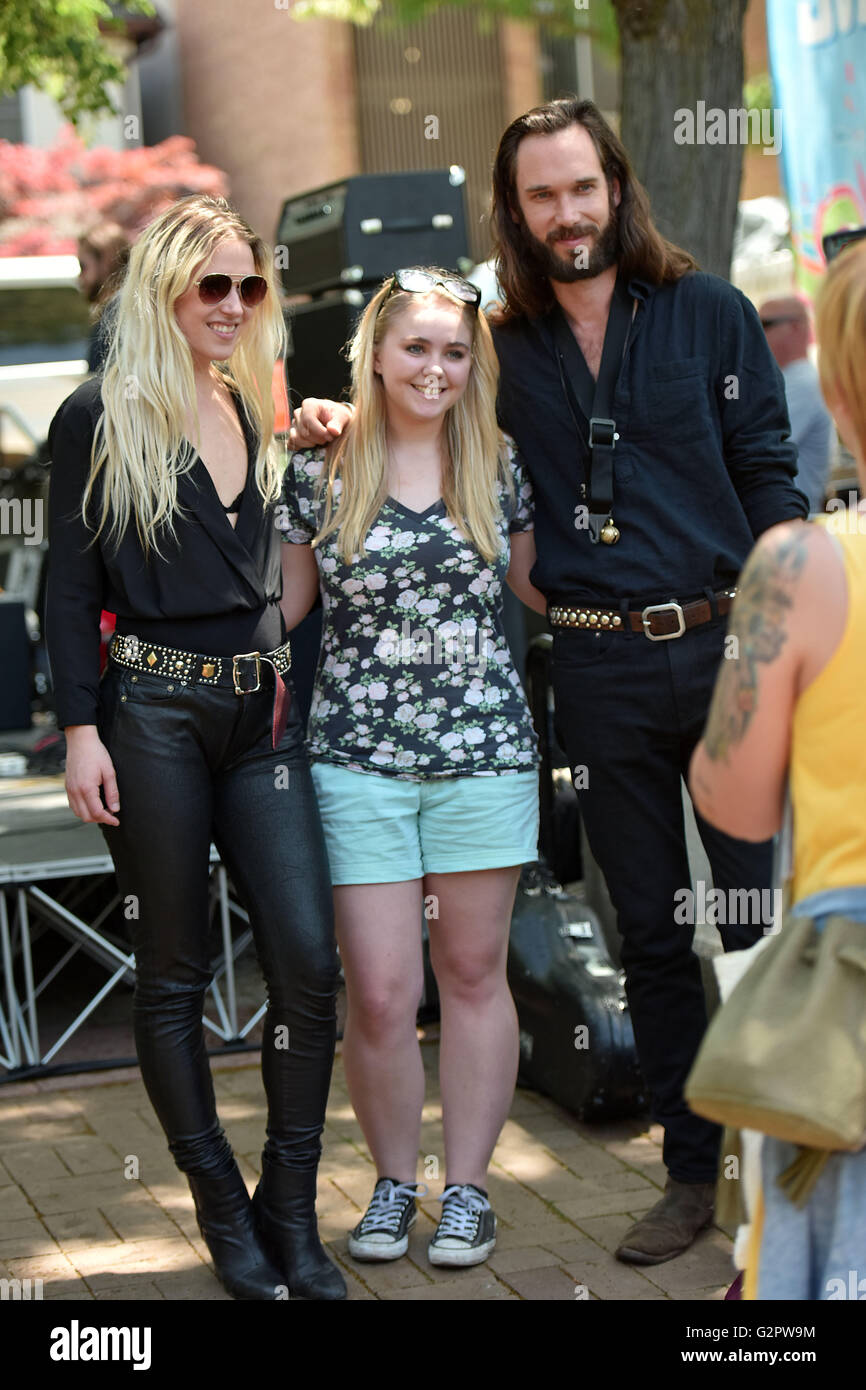 Ann Arbor, MI, USA. 2nd June, 2016. Natalie Bergman and brother Elliot ...