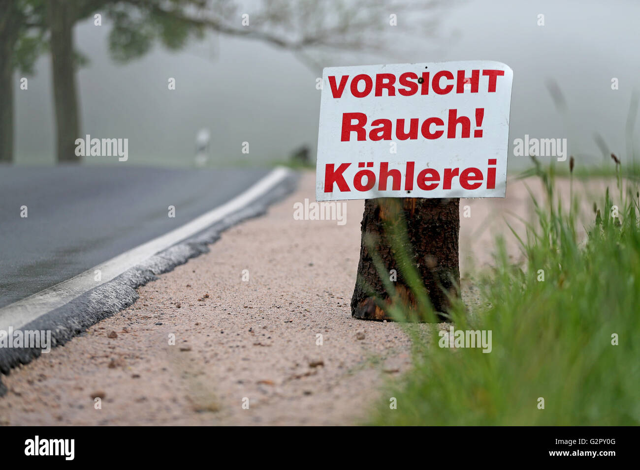 Sosa, Germany. 24th May, 2016. A sign written with 'Caution smoke ...