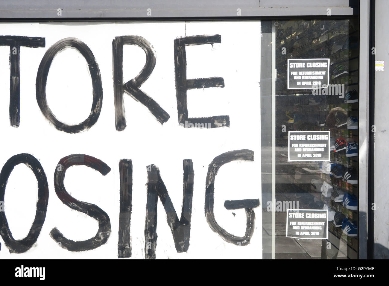 Store Closing Sign Stock Photos & Store Closing Sign Stock Images - Alamy