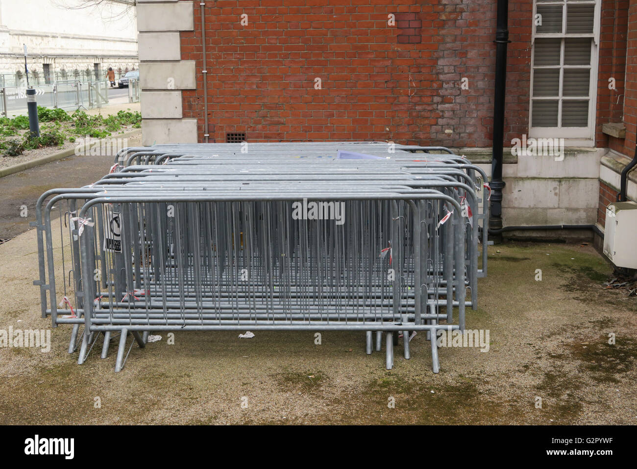 Metal barriers hi-res stock photography and images - Alamy