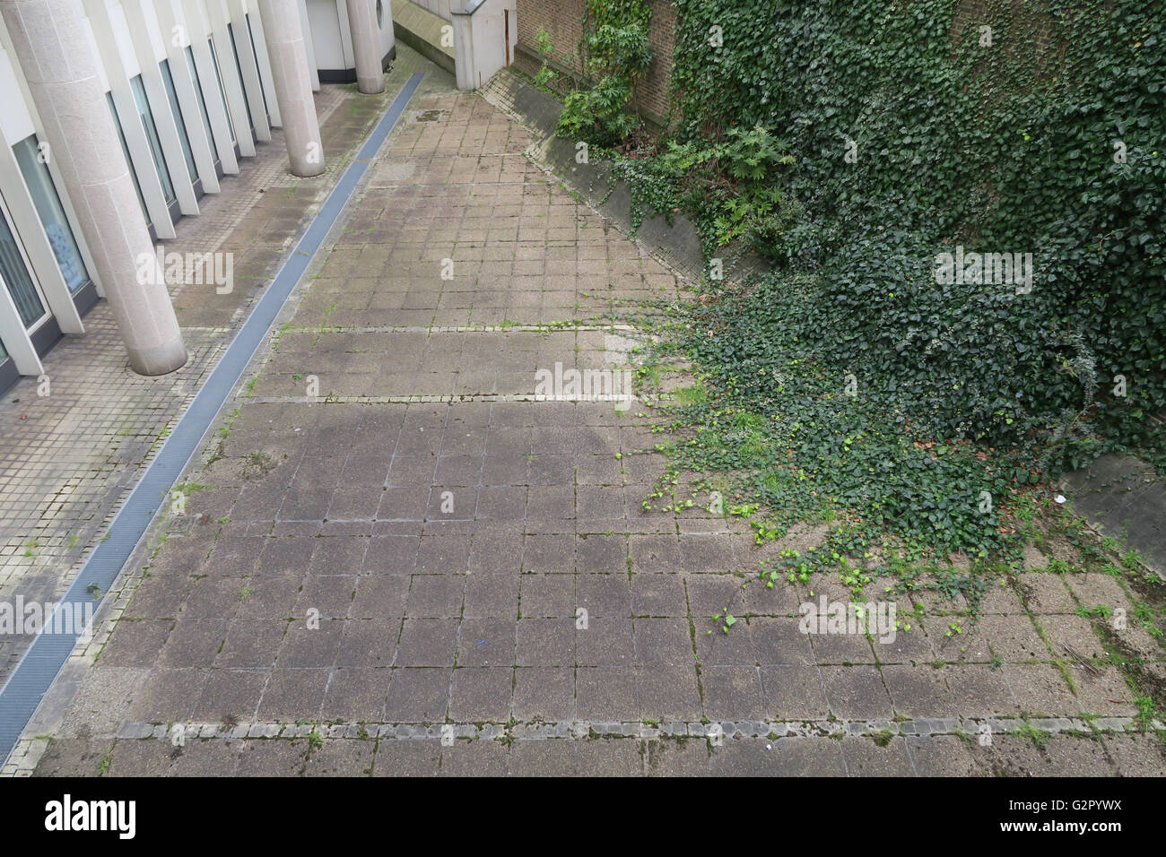 Paved square hi-res stock photography and images - Alamy