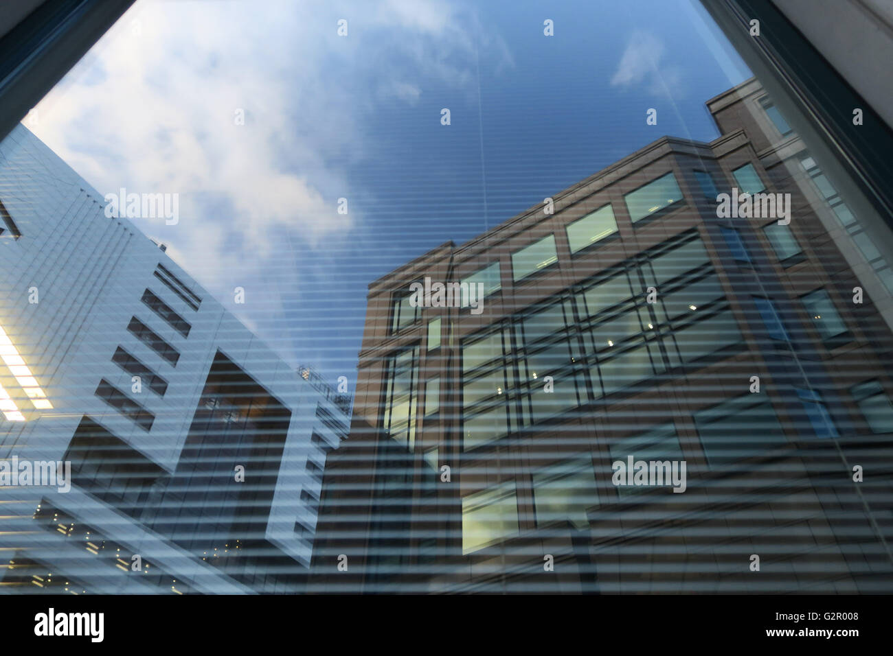 Reflection sky skyscrapers hi-res stock photography and images - Alamy