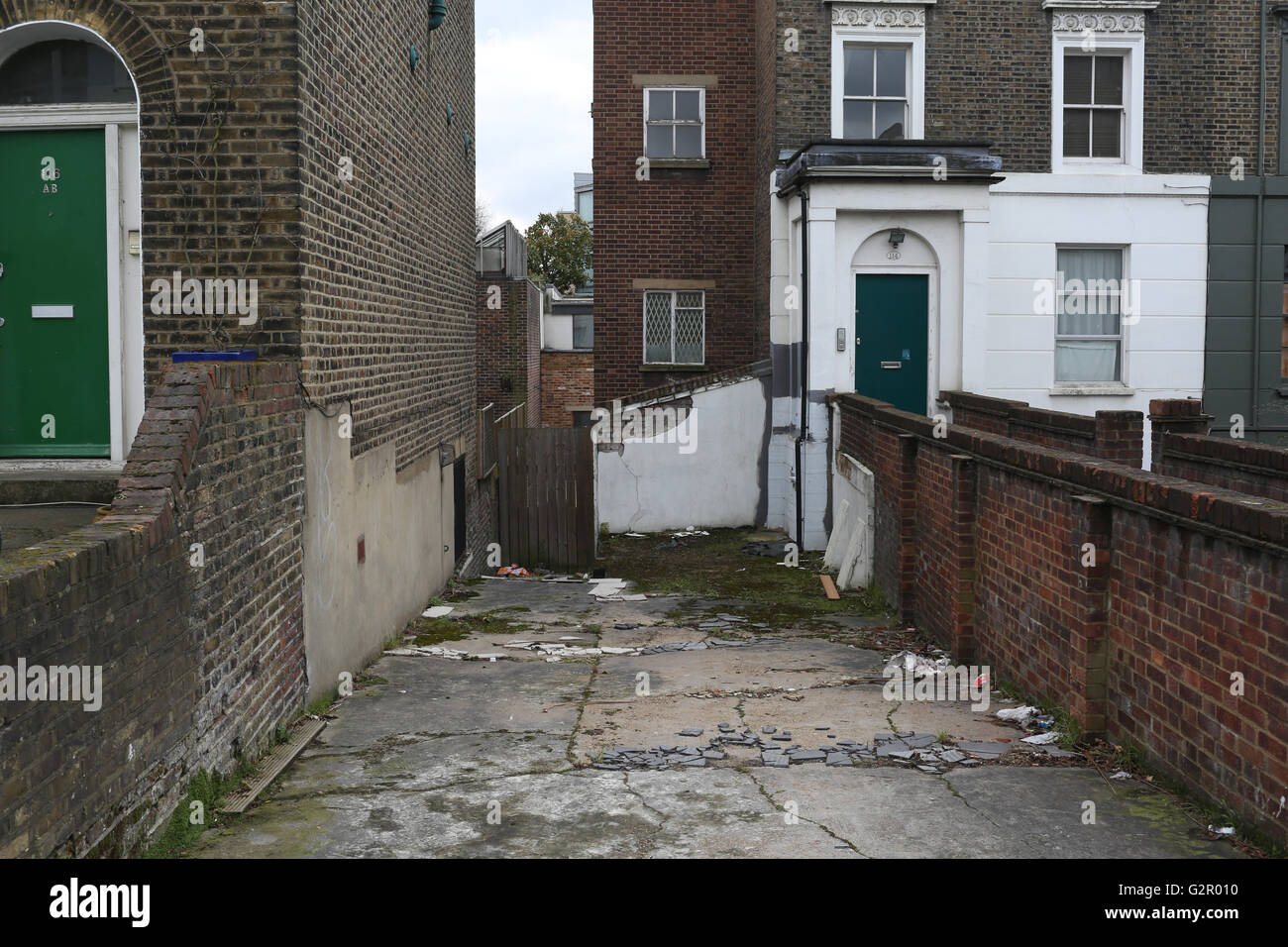 Empty houses hi-res stock photography and images - Alamy