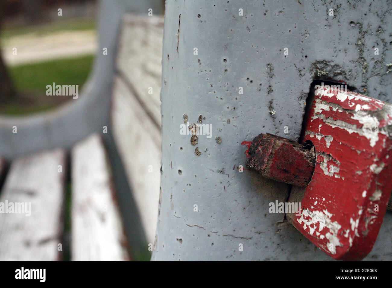 Old bench chipped paint hi-res stock photography and images - Alamy