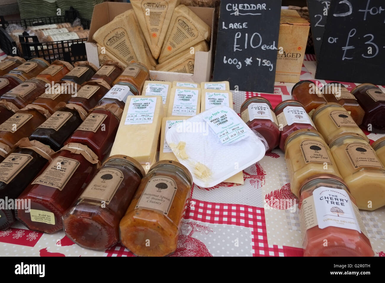 Cheddar cheeses hi-res stock photography and images - Alamy