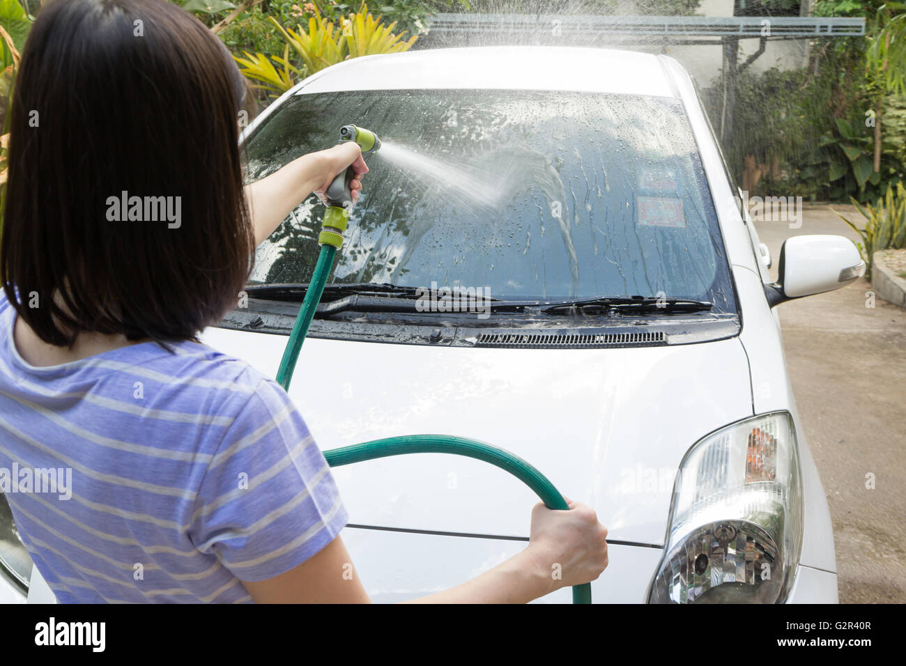 Woman hands washing a white car Stock Photo - Alamy