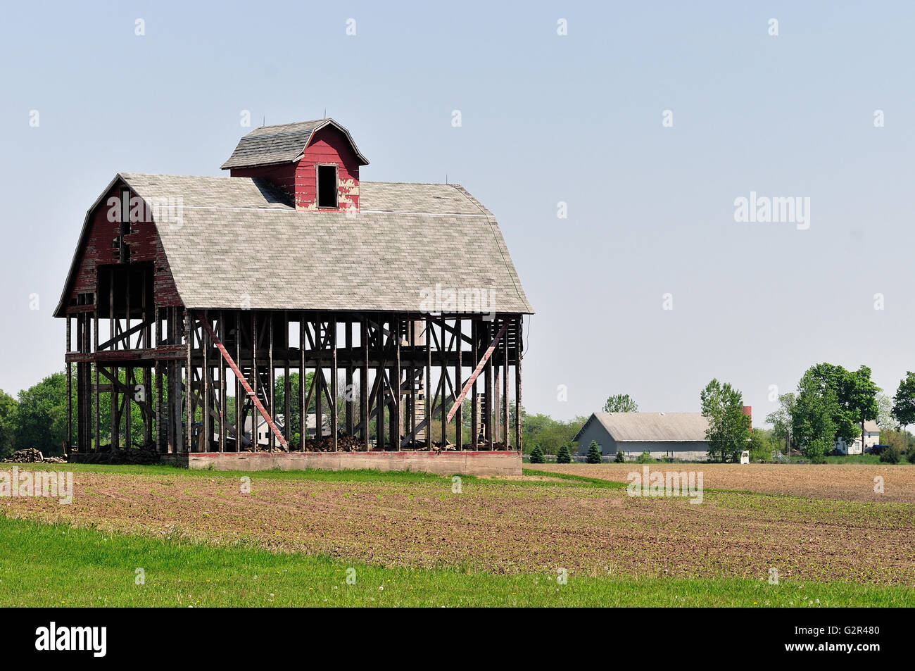 New build barns hi-res stock photography and images - Alamy