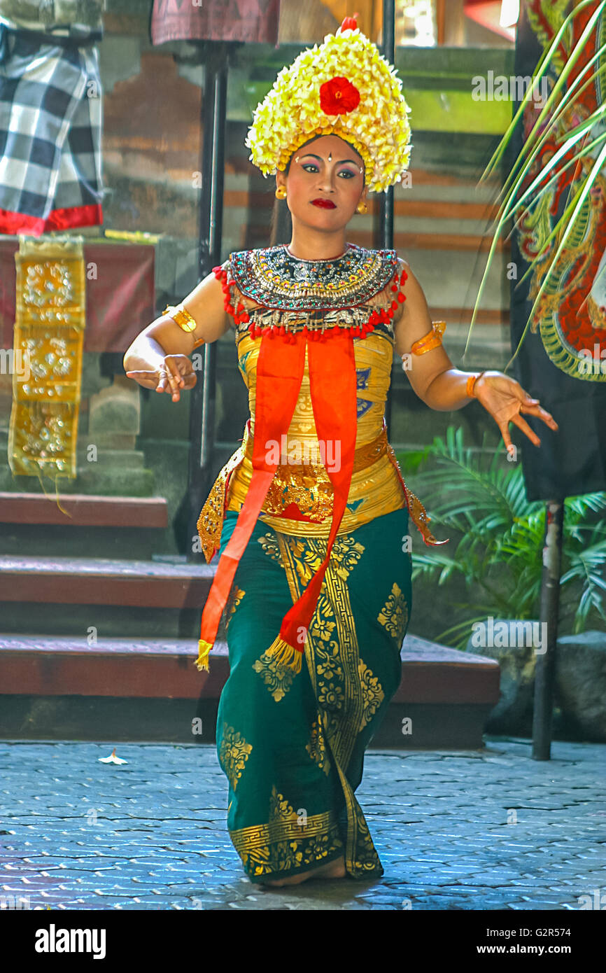 Indonesia Bali Sukawati Dancers performing a traditional Balinese ...