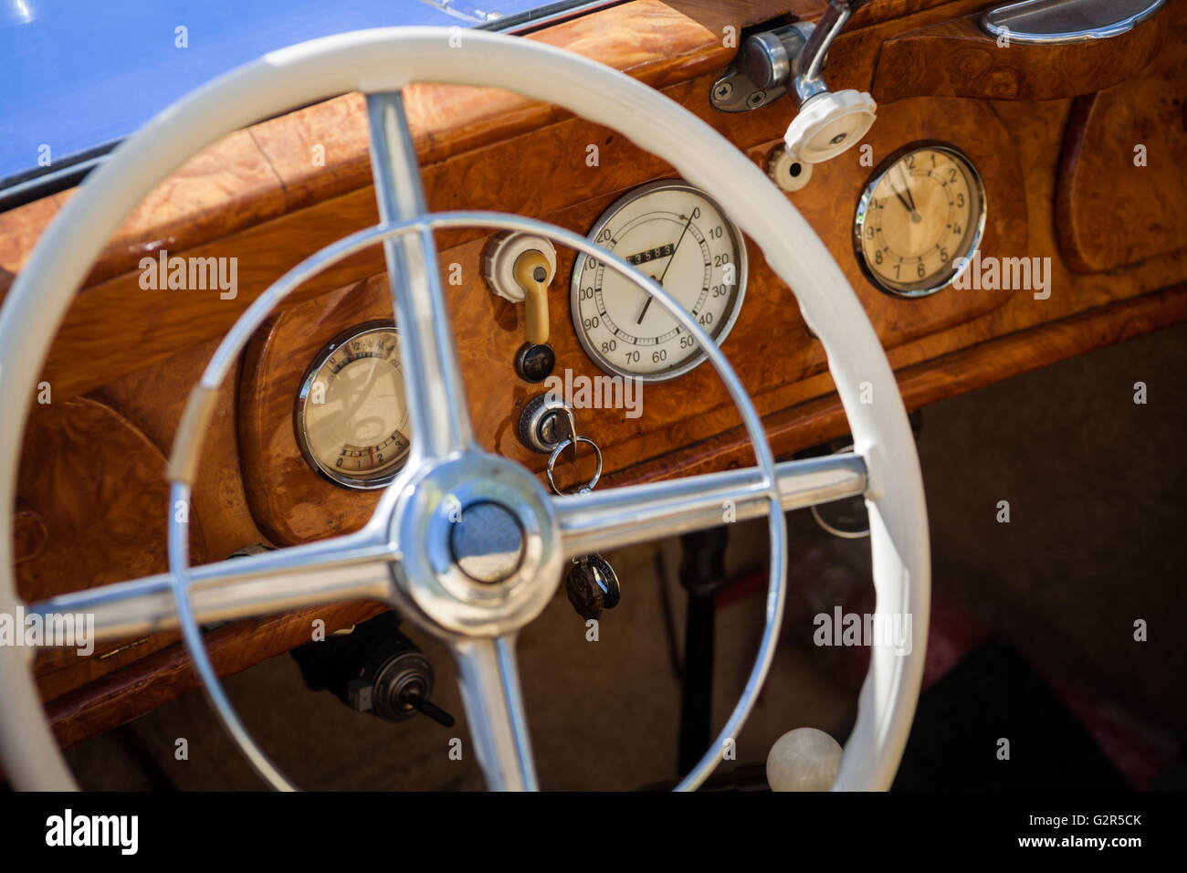 Color image of the dashboard of a retro car Stock Photo - Alamy