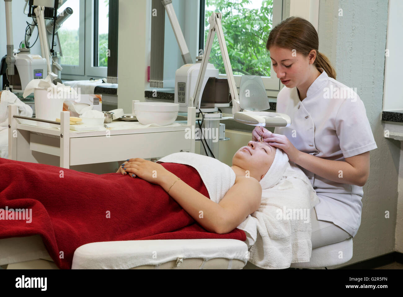 Magnifier beautician hi-res stock photography and images - Alamy