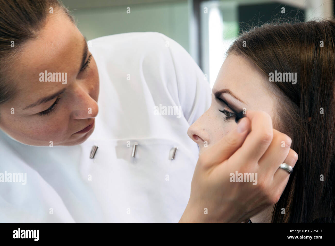 Lash artist hi-res stock photography and images - Alamy