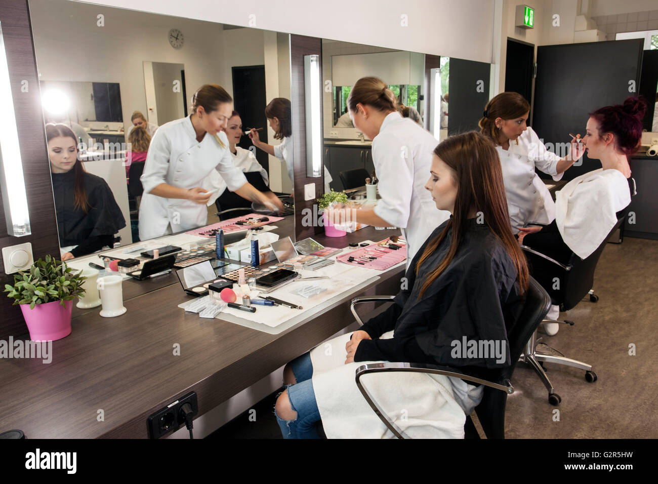 Beautician makeup a young woman Stock Photo - Alamy