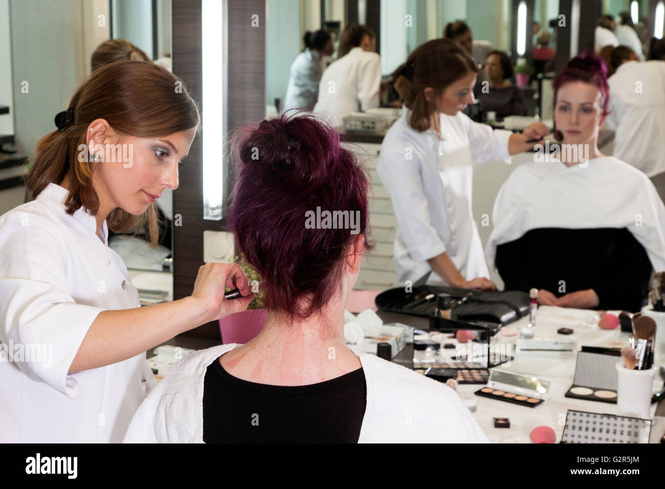 Beautician makeup a young woman Stock Photo - Alamy