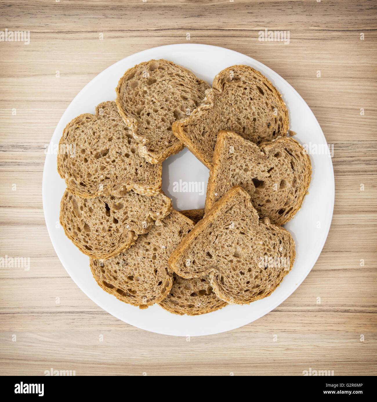 Sliced wheaten bread in circle shape on the white plate. Food theme ...