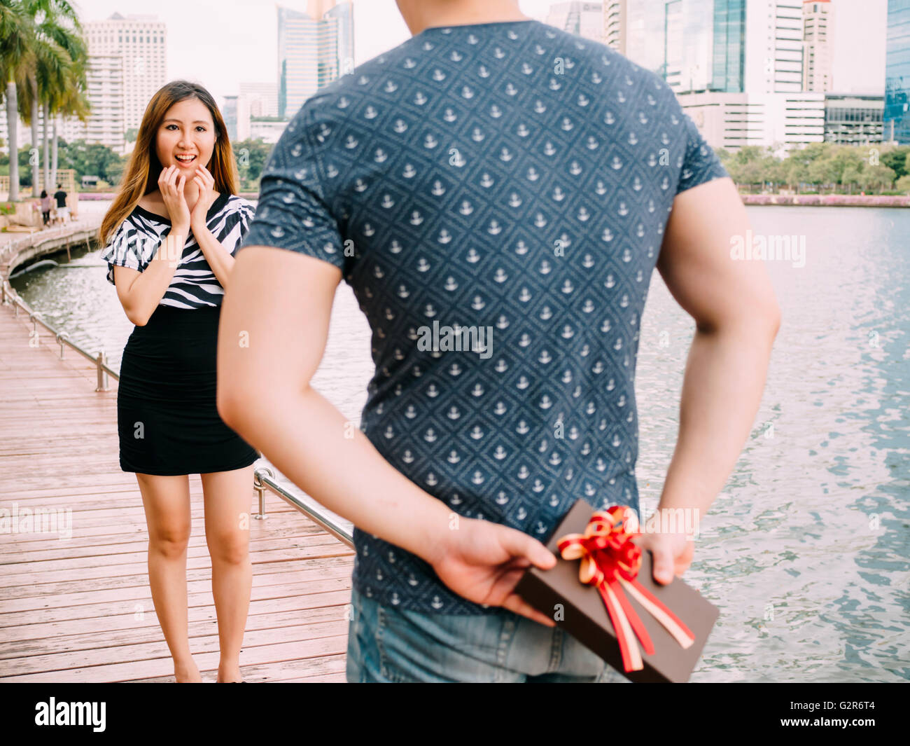 Man Surprises His Girlfriend By Giving Out A T Love And