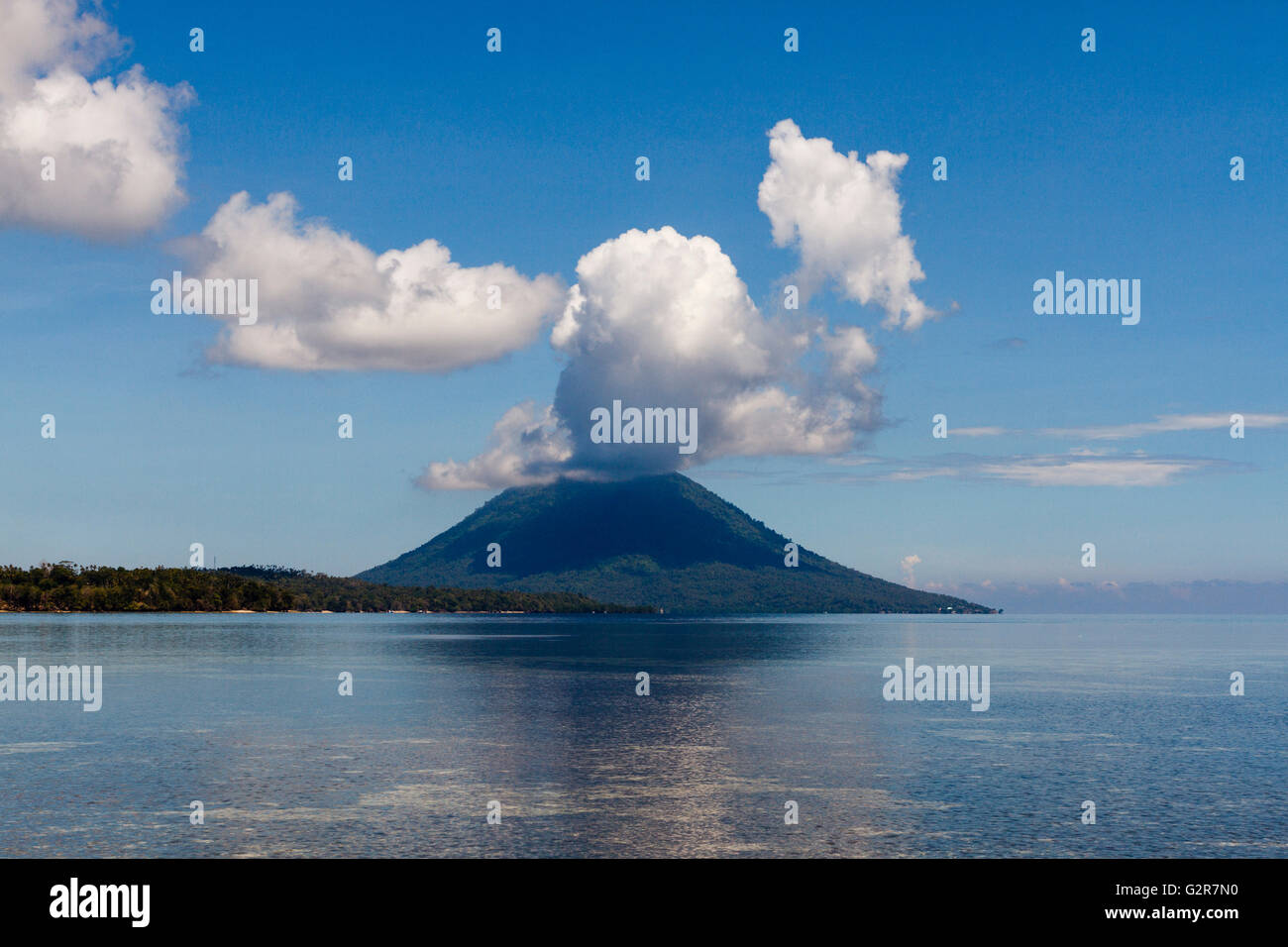 Manado tua volcano hi-res stock photography and images - Alamy