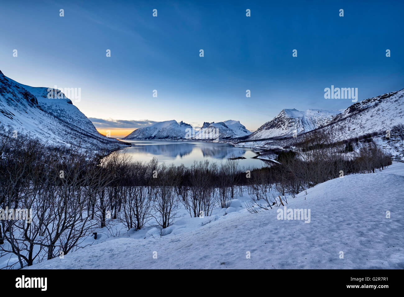 winter landscape panorama of Bergsfjorden, Senja, Skaland, Troms ...