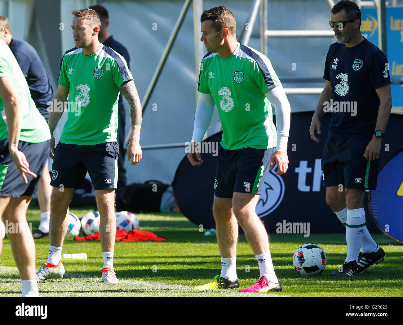 Republic of Ireland's Aiden McGeady (left) Shay Given (centre) and Roy ...