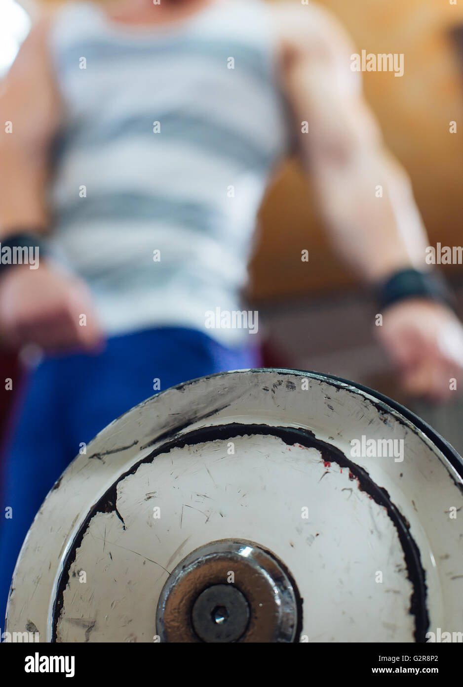 Strong man at the gym lifting heavy weights Stock Photo - Alamy