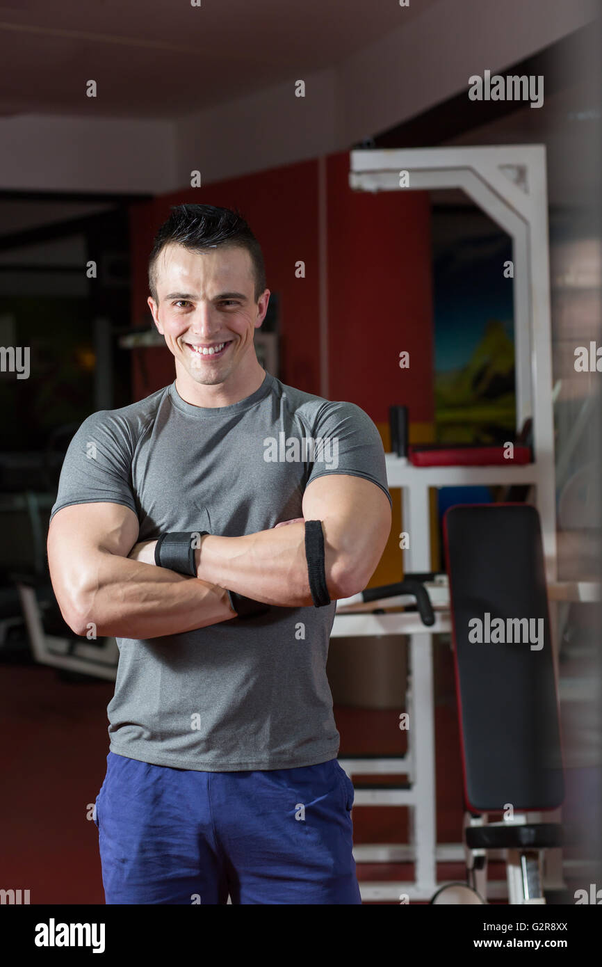 Portrait of muscular man with arms crossed in crossfit gym Stock Photo ...