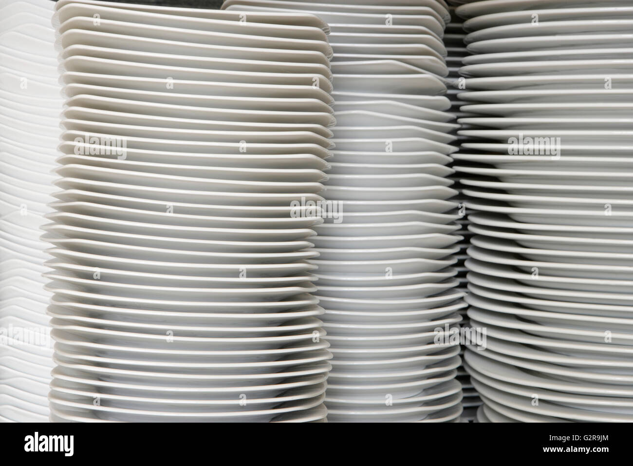 Stacked plates hi-res stock photography and images - Alamy
