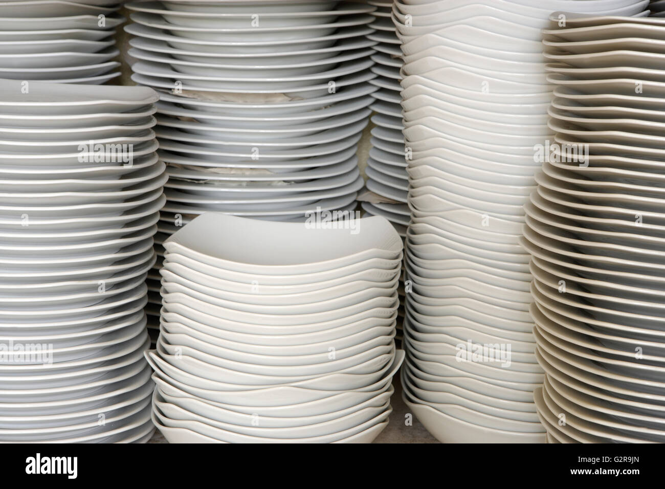 Stacked plates hi-res stock photography and images - Alamy