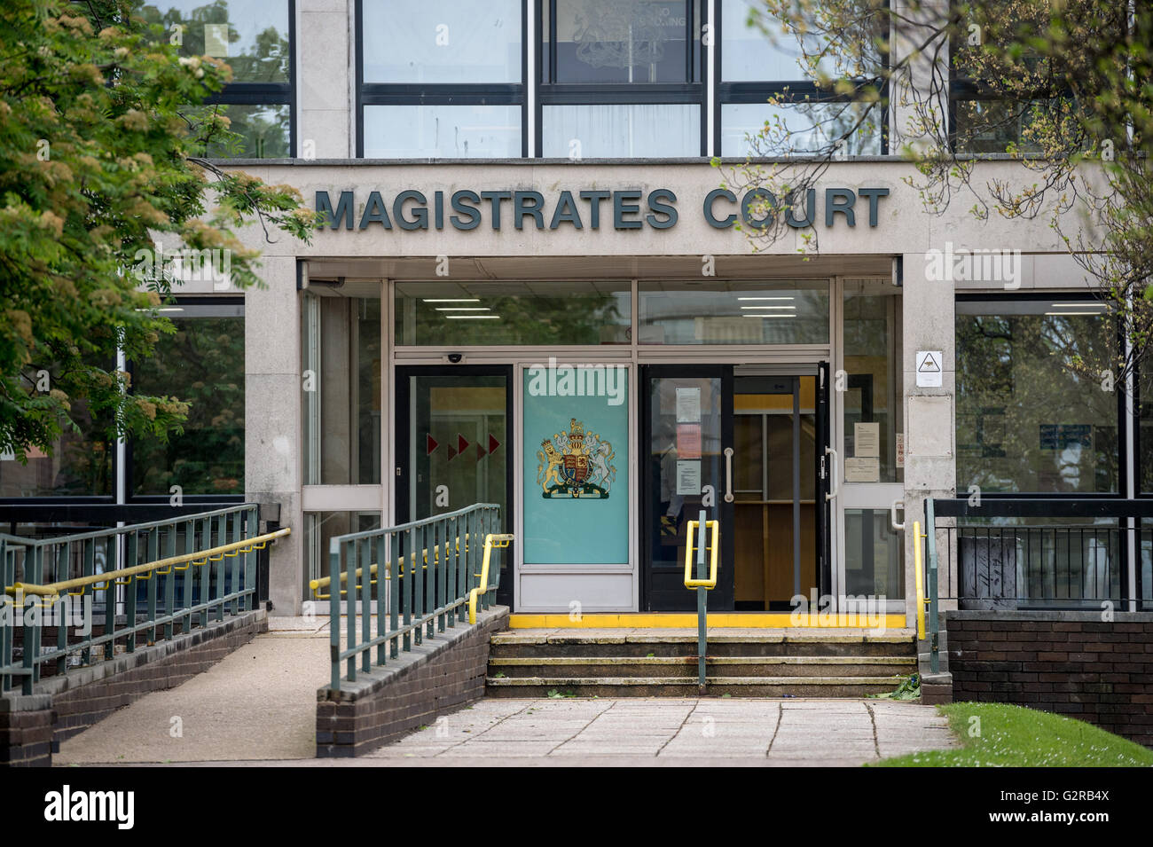 Police officers outside main entrance hi-res stock photography and ...