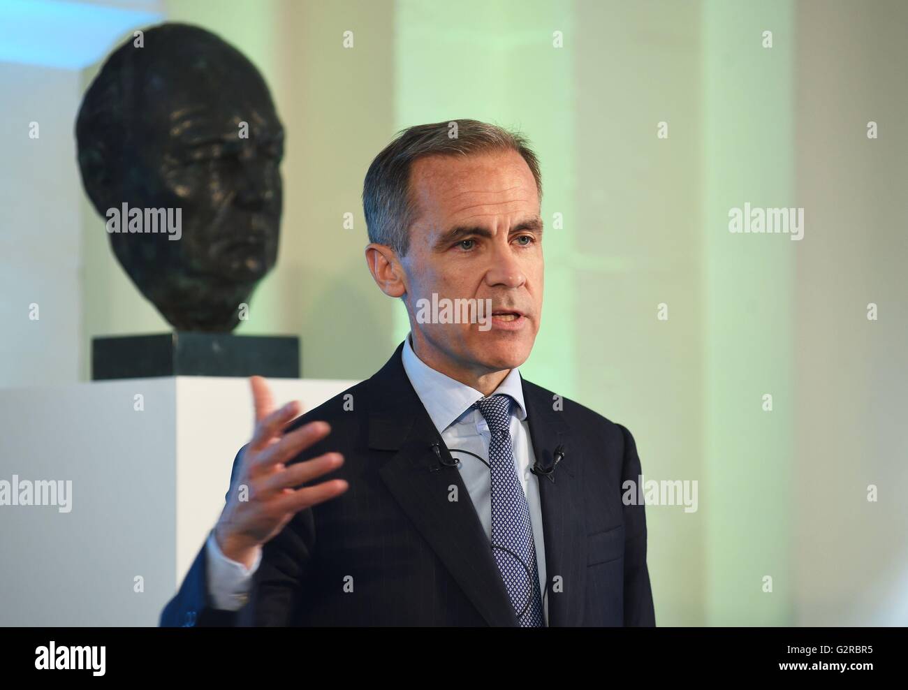 Governor of the Bank of England, Mark Carney, unveils the full design ...