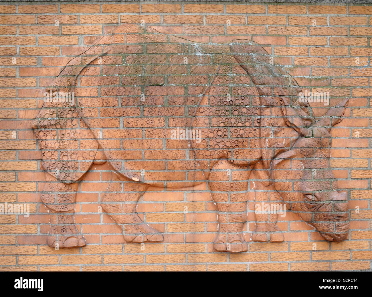 Berlin zoo wall sculpture hi-res stock photography and images - Alamy
