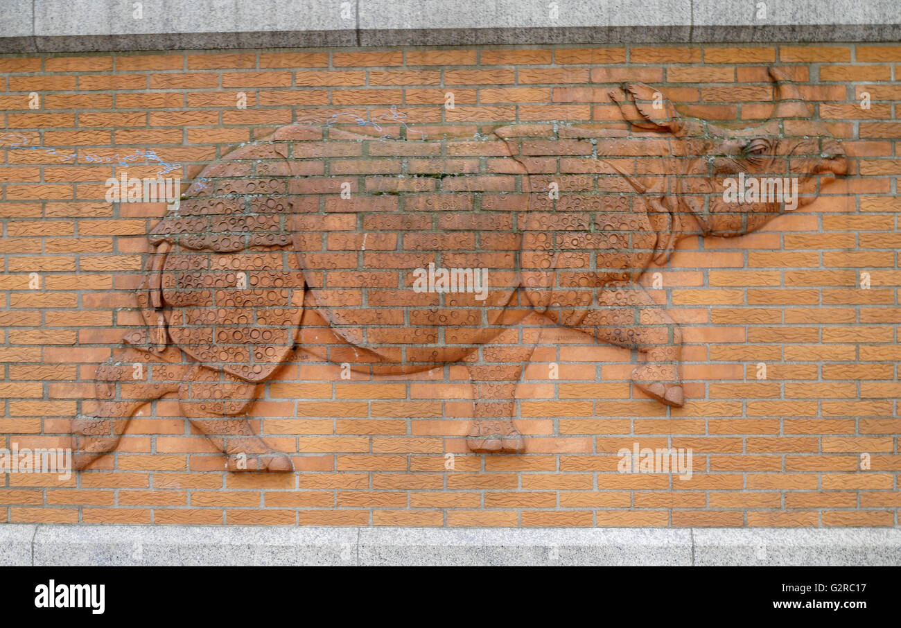 Berlin wall sculpture hi-res stock photography and images - Alamy
