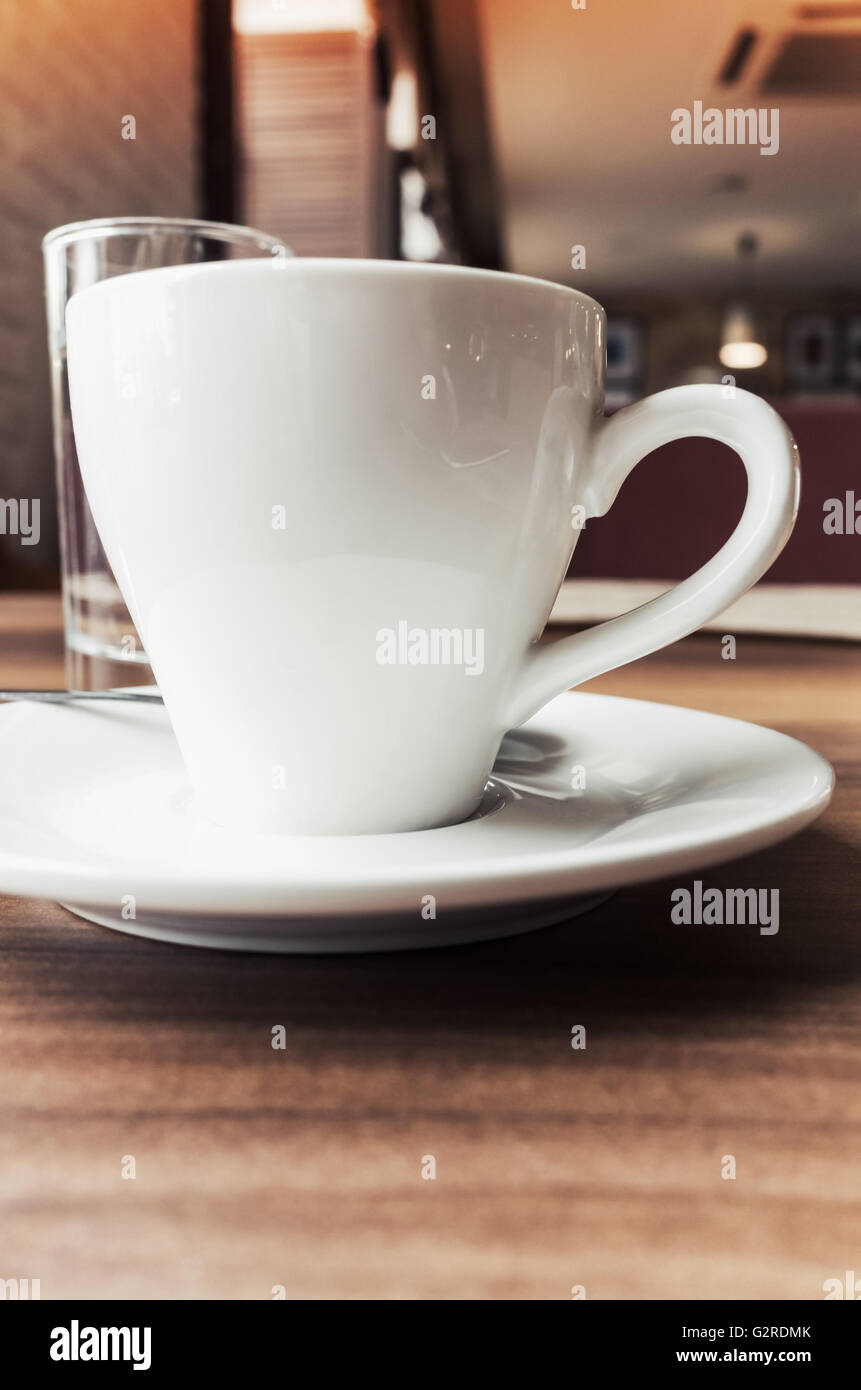 Cup and saucer hi-res stock photography and images - Alamy