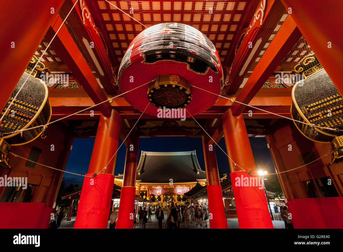 Temples and lanterns and temples hi-res stock photography and images ...