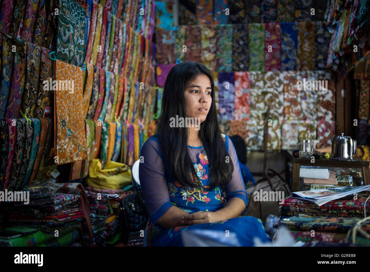 A textile vendor at the Bogyoke Aung San Market, Yangon, Myanmar Stock ...