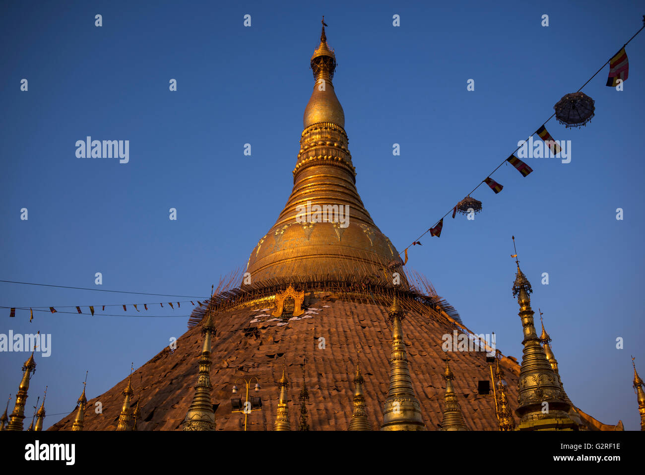 Shawedagon Pagoda, Yangon, Myanmar Stock Photo - Alamy