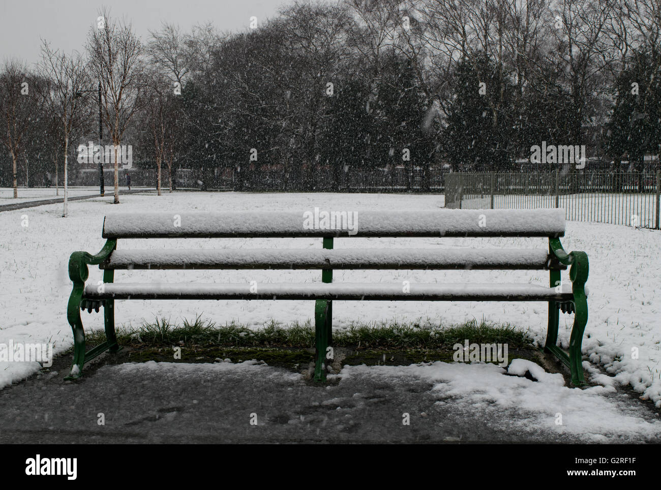 Park bench in snow Stock Photo - Alamy