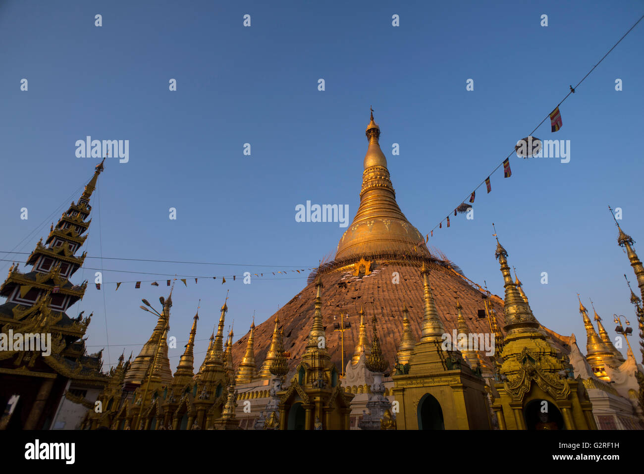 Shawedagon Pagoda, Yangon, Myanmar Stock Photo - Alamy