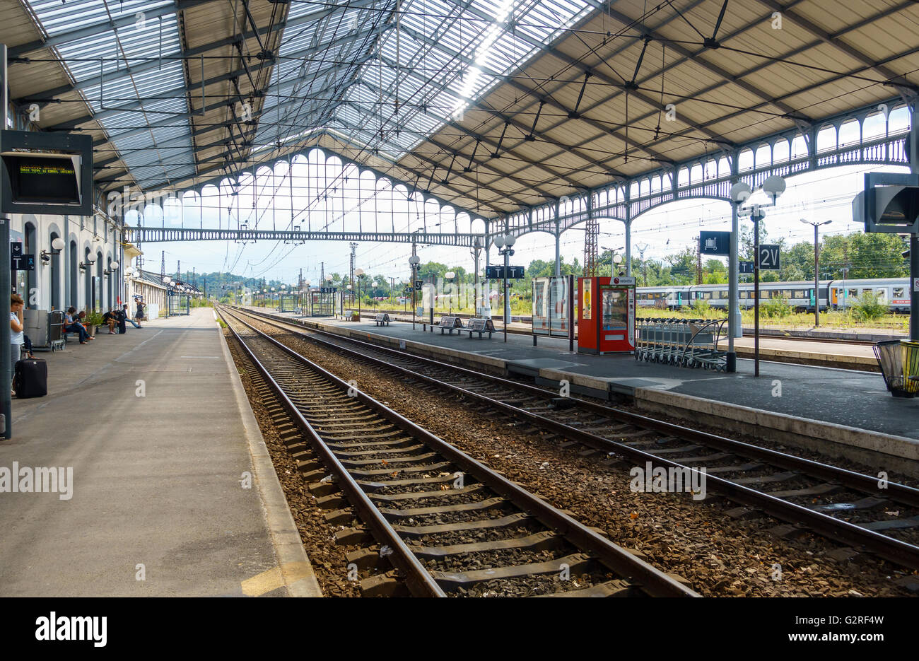 French rail station hi-res stock photography and images - Alamy