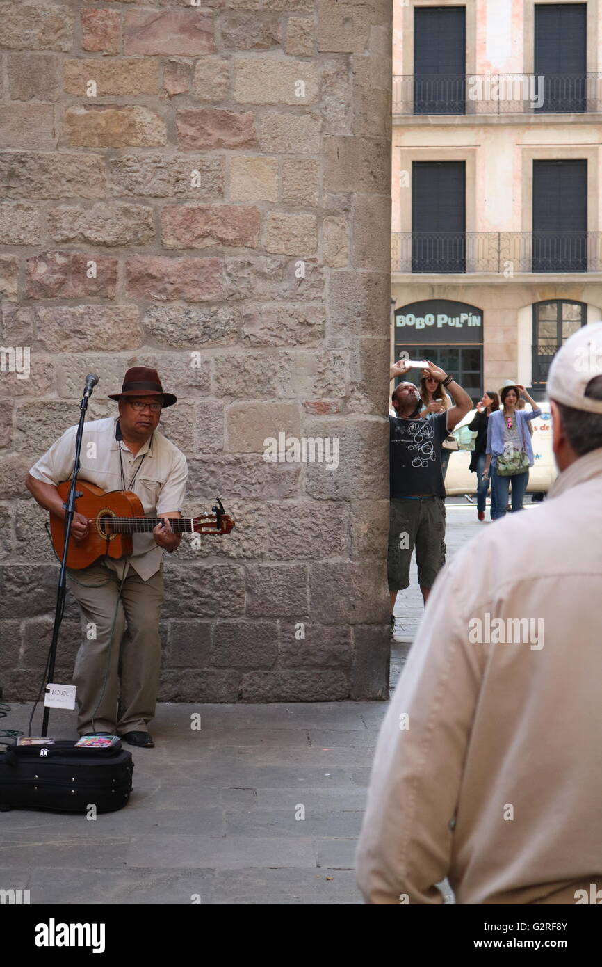 Guitar barcelona hi-res stock photography and images - Alamy