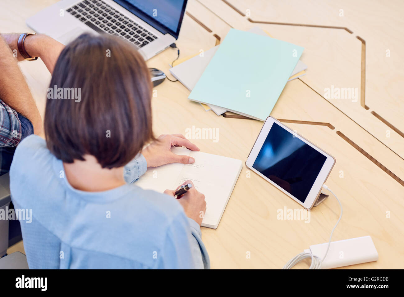 Over the shoulder shot hi-res stock photography and images - Alamy