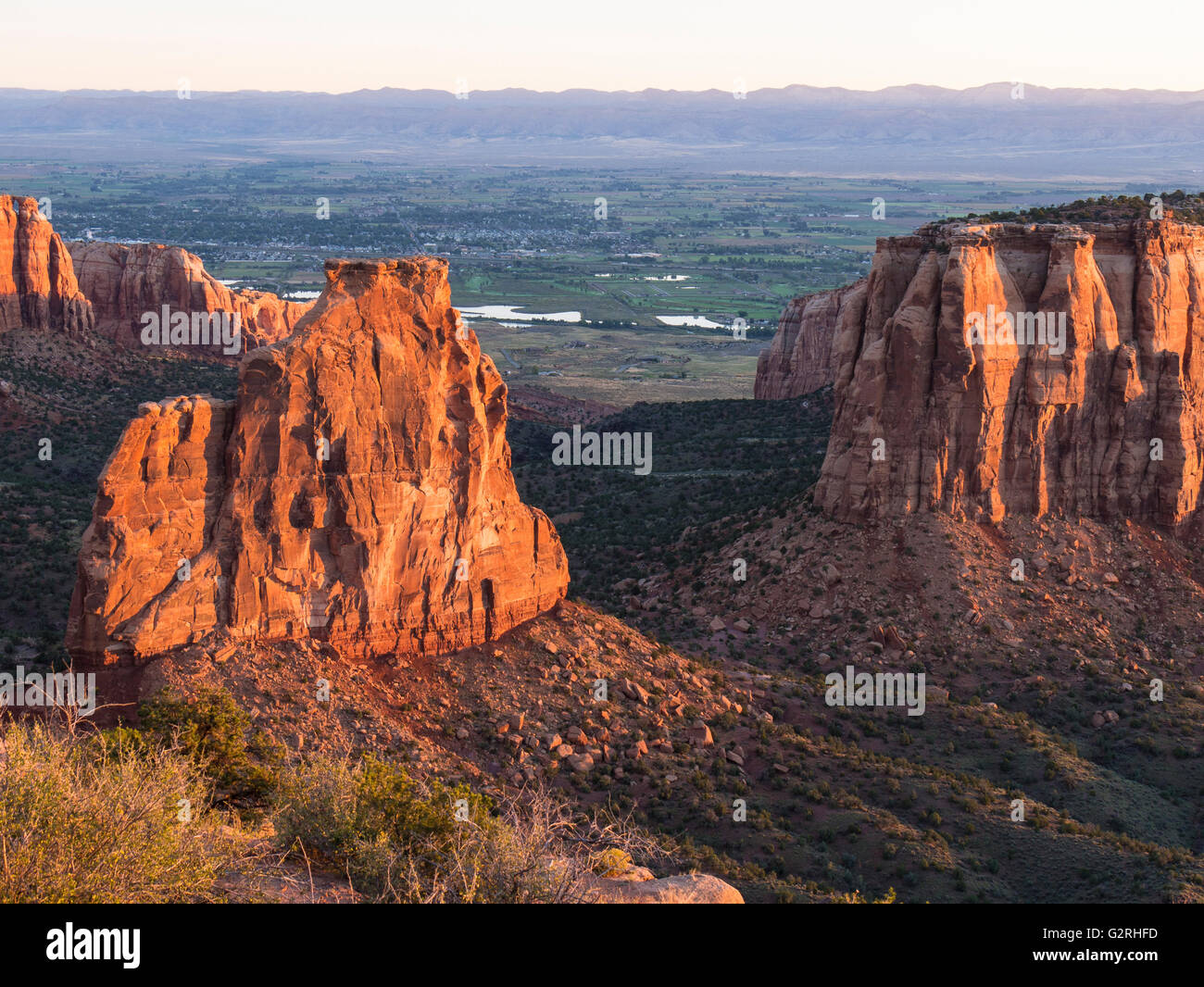 Early morning light on the cliffs, Colorado National Monument, Grand ...